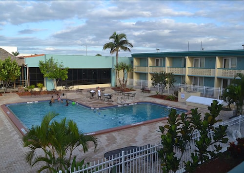 Book Punta Gorda Waterfront Hotel and Suites in Punta Gorda | Hotels.com