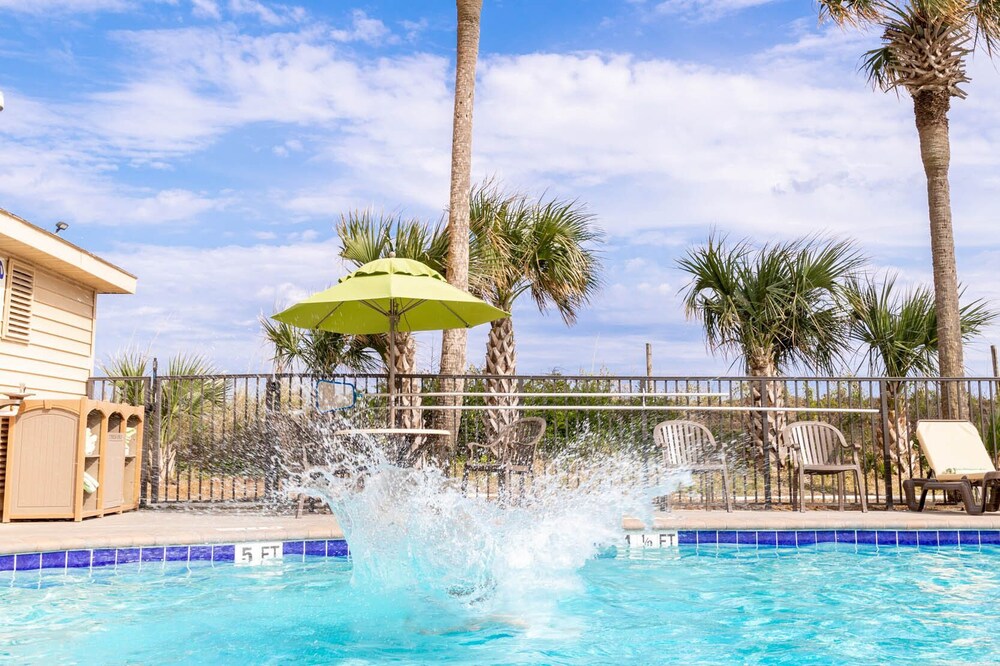 Book Surfside Beach Oceanfront Hotel in Surfside Beach | Hotels.com