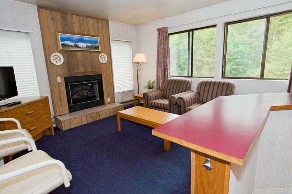 Book Sequim Bay Lodge in Sequim | Hotels.com