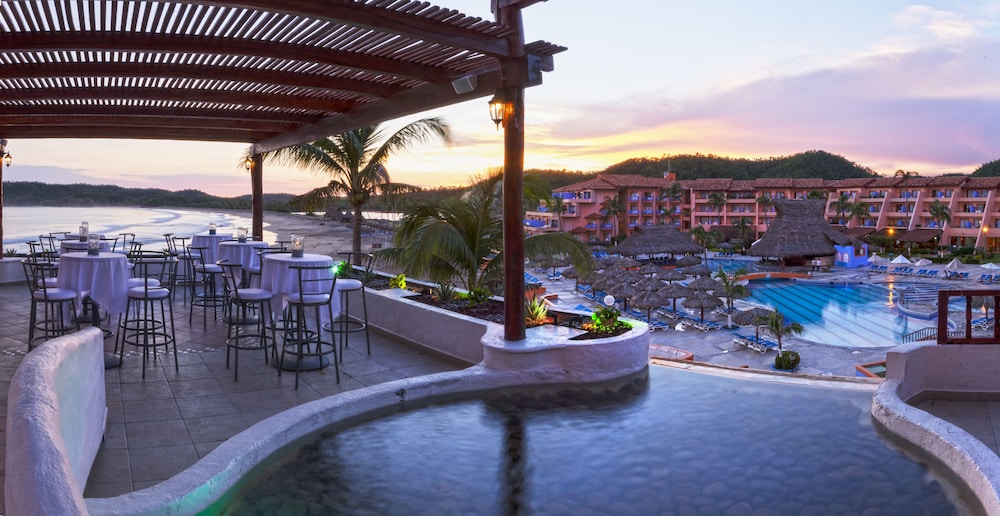 Book Los Angeles Locos - All Inclusive in Tenacatita | Hotels.com