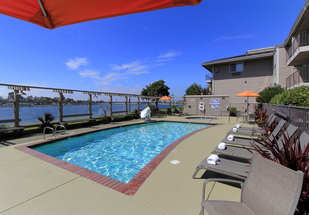 Book Executive Inn & Suites Embarcadero Cove - Oakland Waterfront in ...