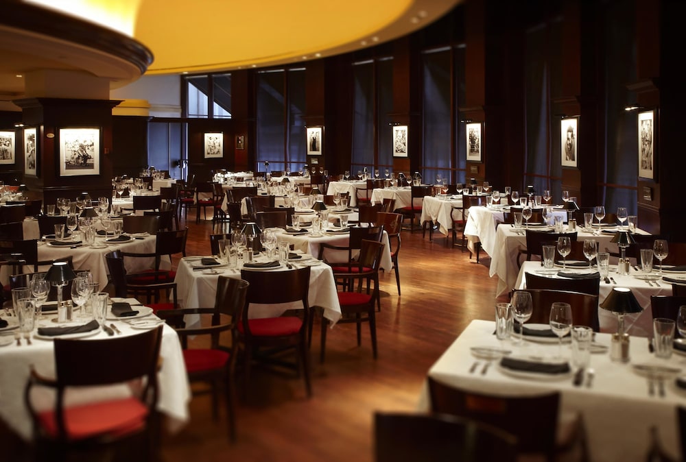 Book Sheraton Grand Chicago, Chicago from $134/night - Hotels.com