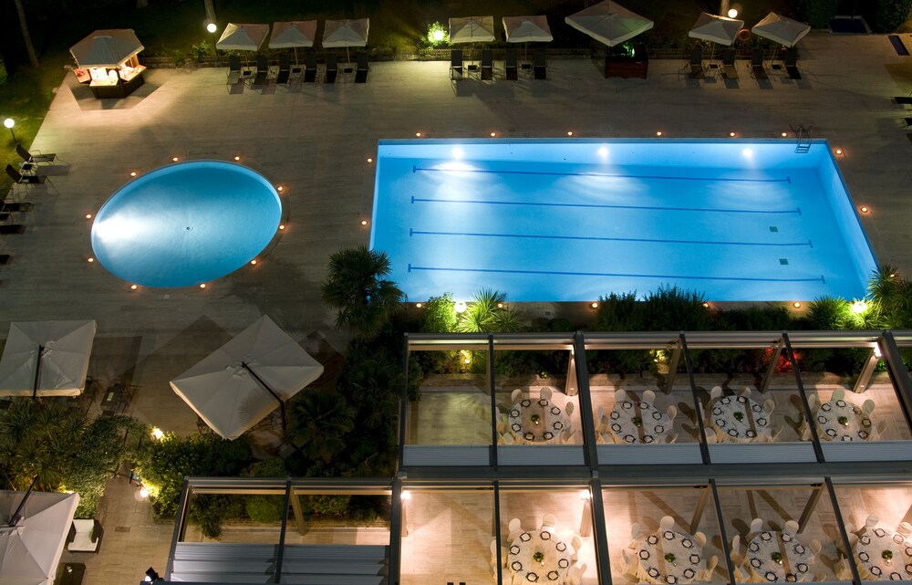 Prenota Holiday Inn Rome- Eur Parco Dei Medici, an IHG Hotel a Roma ...