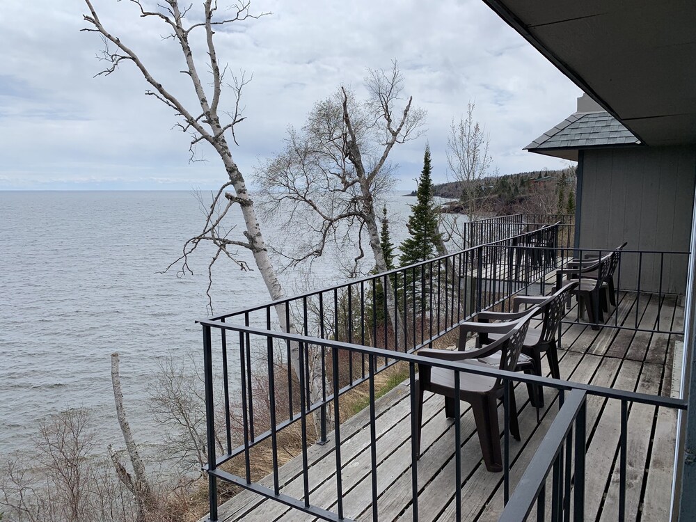 Book The Cliff Dweller on Lake Superior in Tofte | Hotels.com