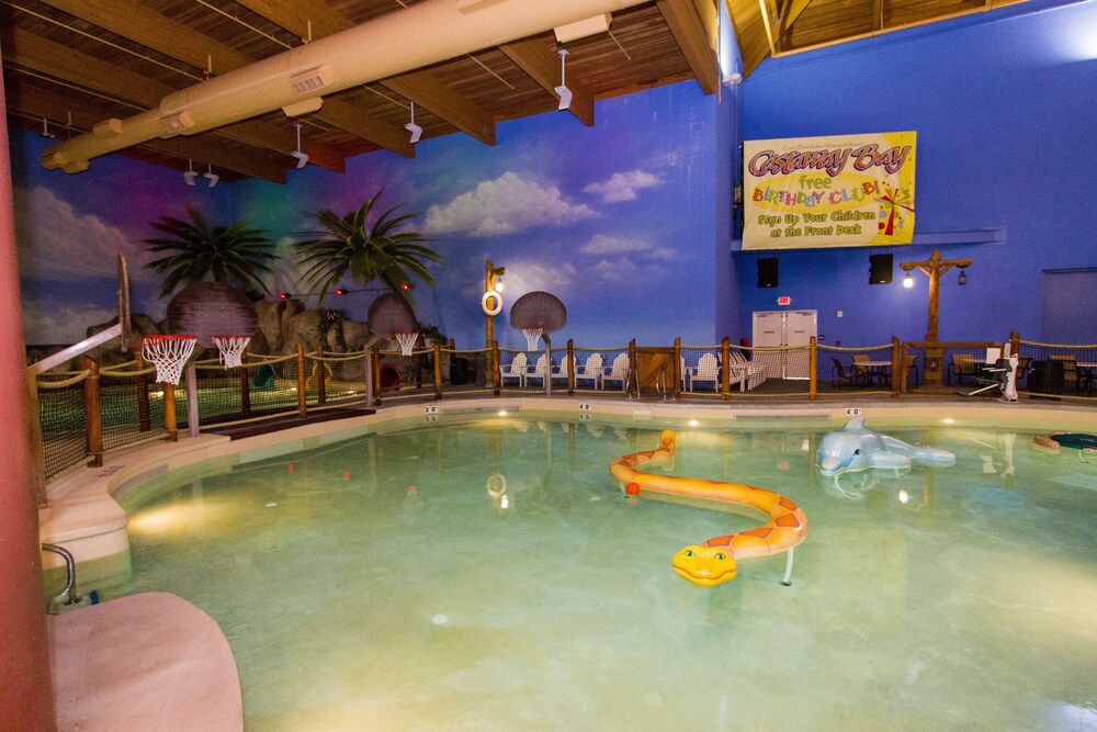 Book Cedar Point's Castaway Bay in Sandusky | Hotels.com