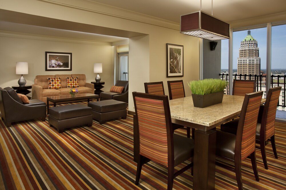 Book Hilton Palacio Del Rio in San Antonio | Hotels.com