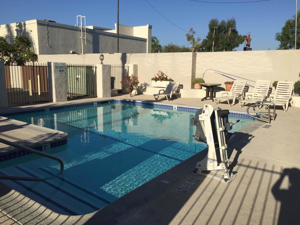 Book Anaheim Express Inn in Anaheim | Hotels.com