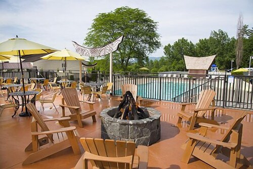 Book Tiki Resort in Lake George | Hotels.com