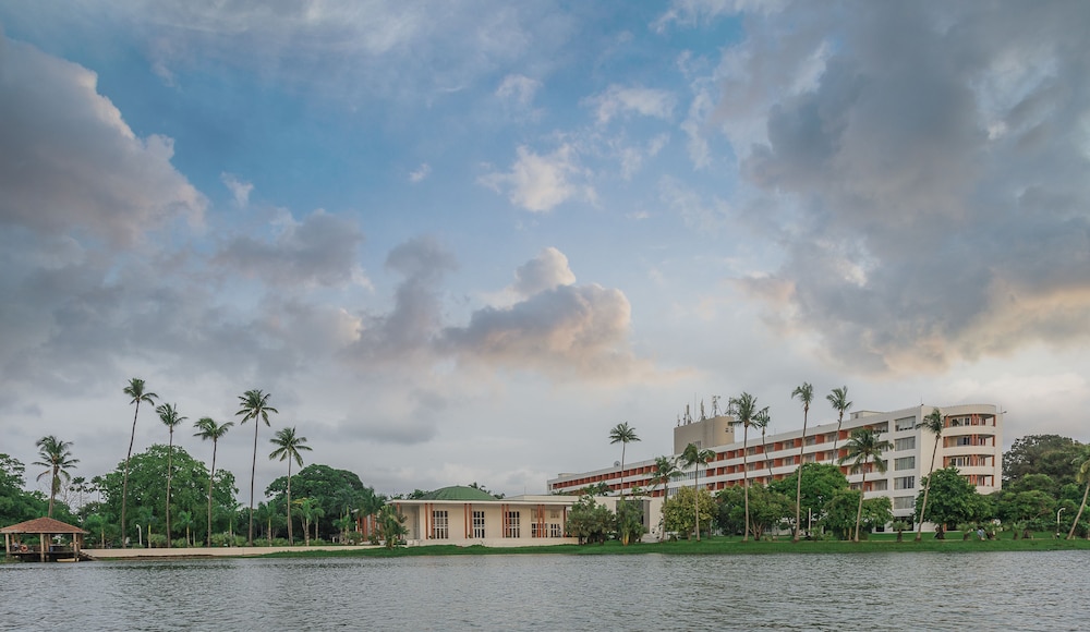 Book Inya Lake Hotel in Yangon | Hotels.com