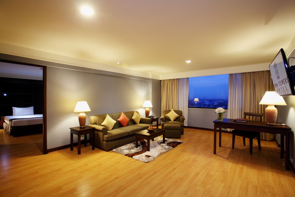 Book Twin Towers Hotel in Bangkok | Hotels.com