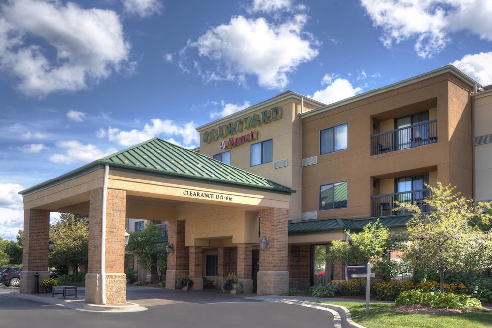 Book Courtyard by Marriott Traverse City in Traverse City | Hotels.com