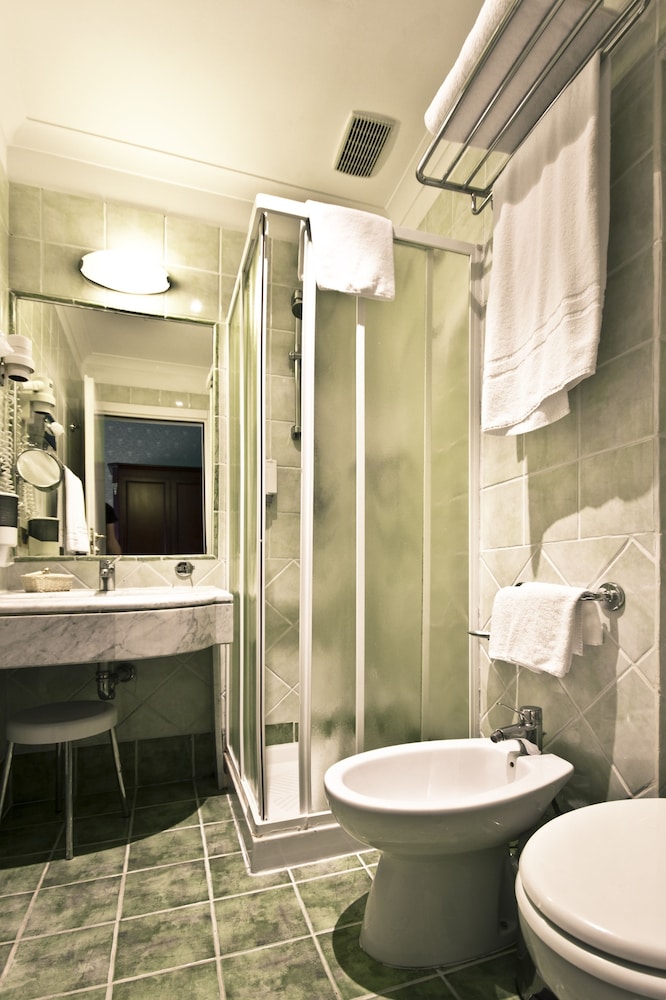 Book Hotel Gambrinus in Rome | Hotels.com