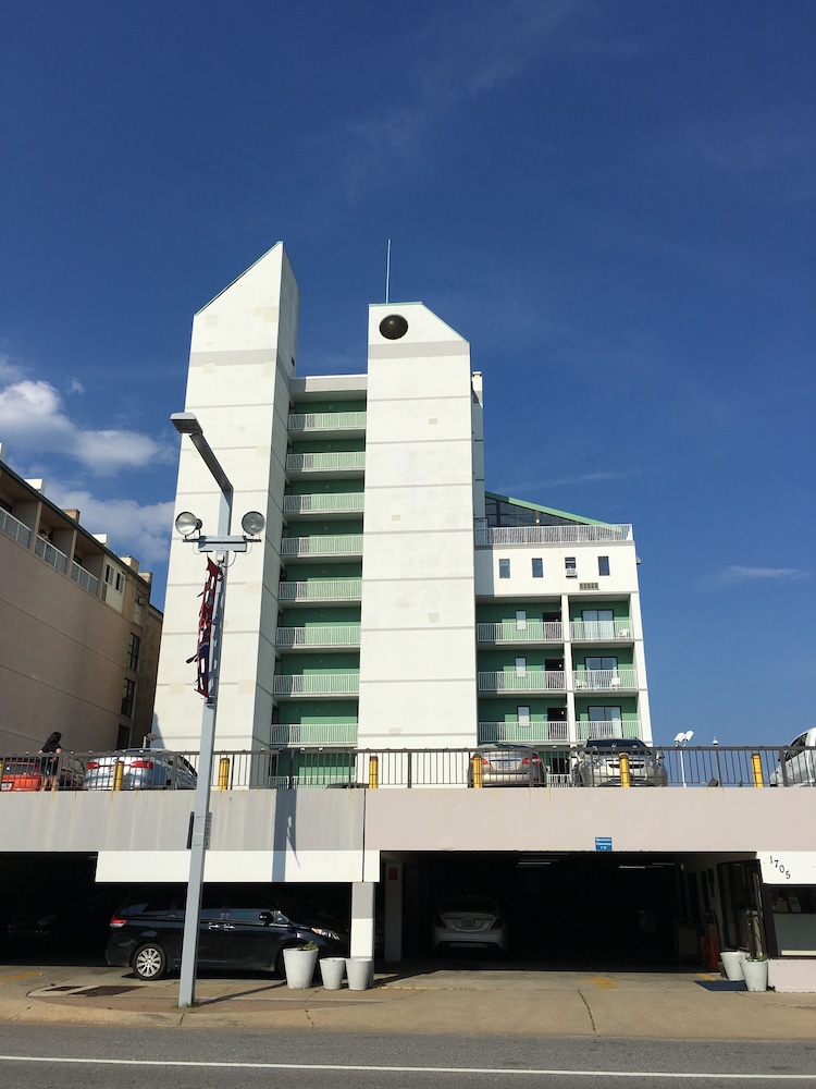 Book The Dolphin Inn in Virginia Beach | Hotels.com