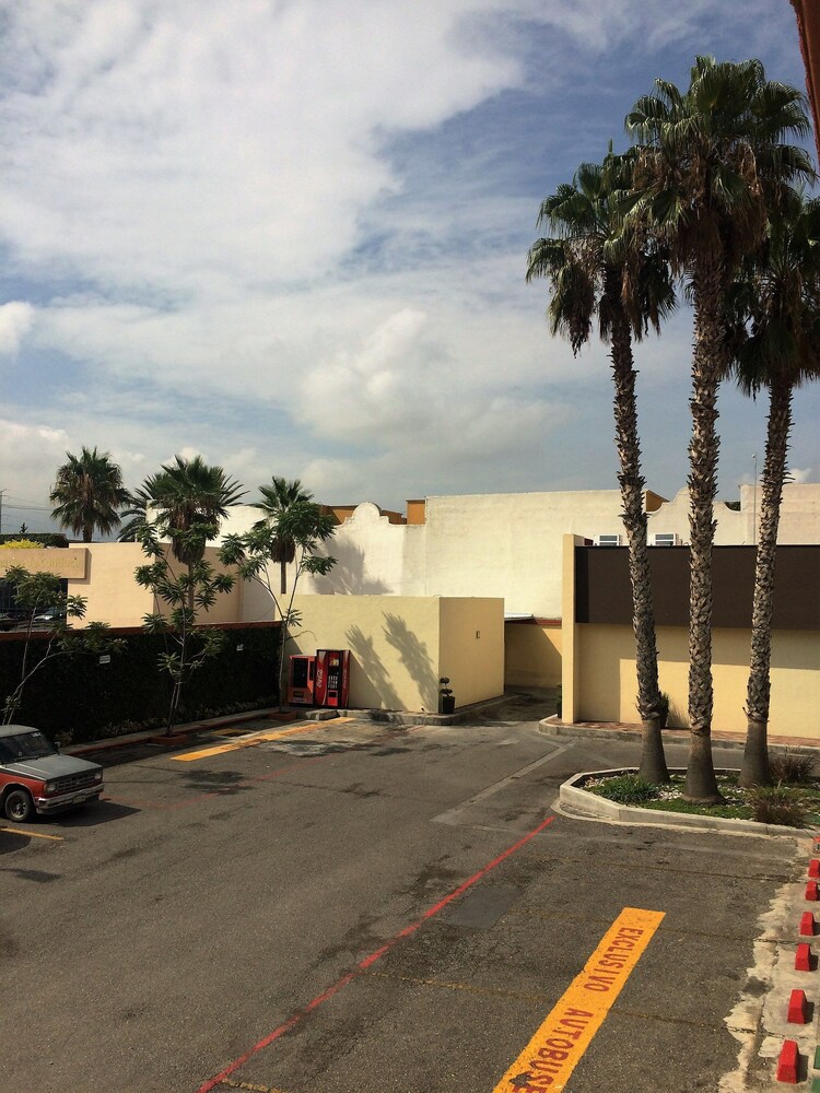 Quinta Dorada Hotel and Suites (Saltillo, México) : Hoteles en Saltillo ...