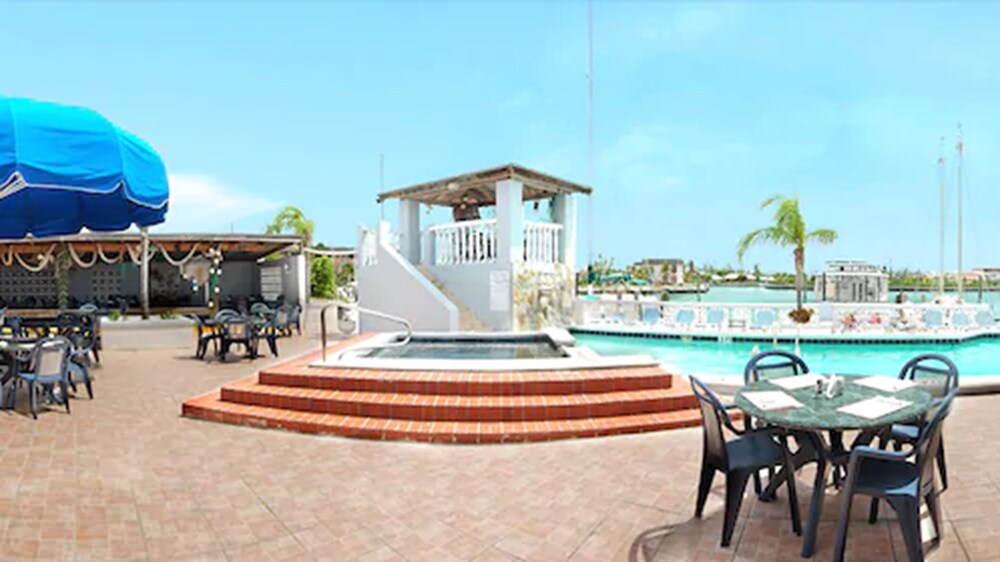 Book Ocean Reef Yacht Club & Resort in Freeport | Hotels.com
