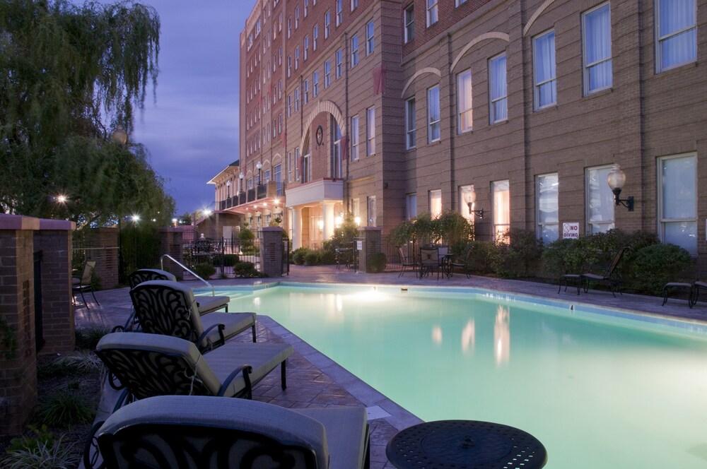 Book Carnegie Hotel & Spa in Johnson City | Hotels.com