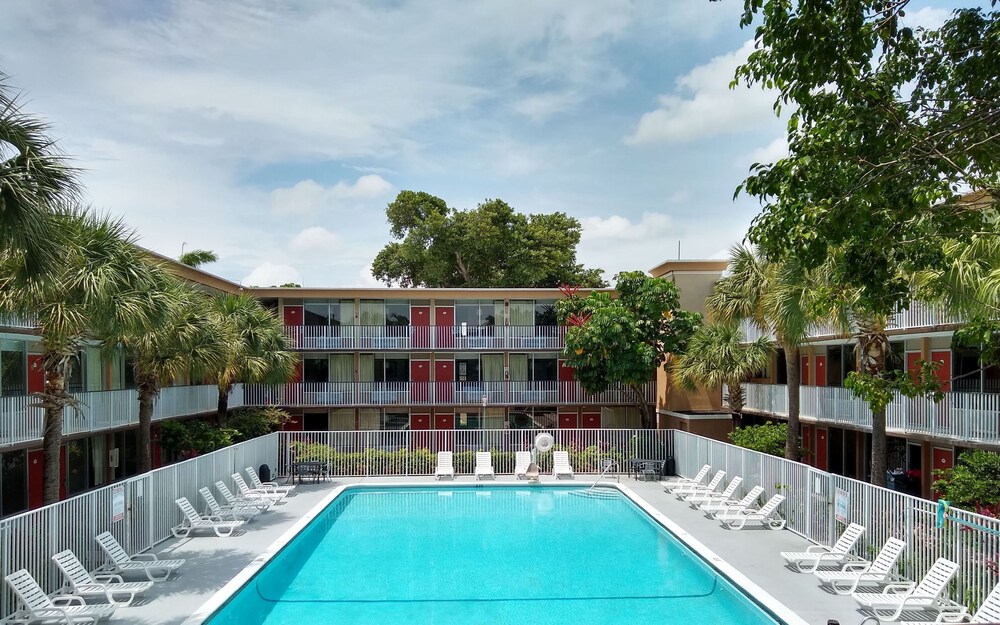 Red Carpet Inn Airport/Cruiseport (Fort Lauderdale, Florida) : Hoteles ...