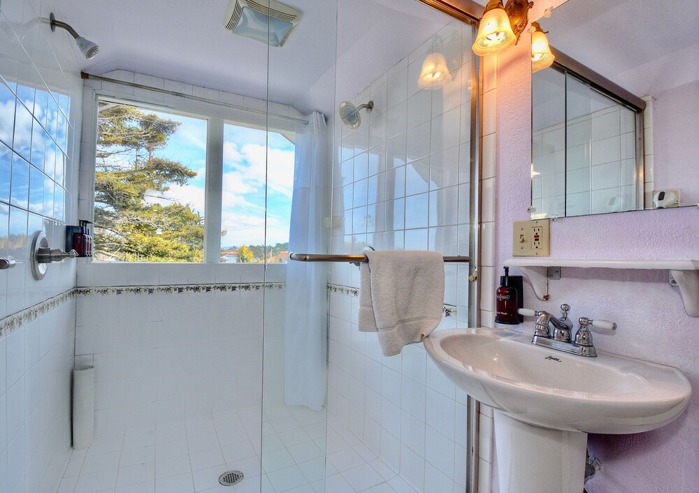 Book Centrella Inn in Pacific Grove | Hotels.com