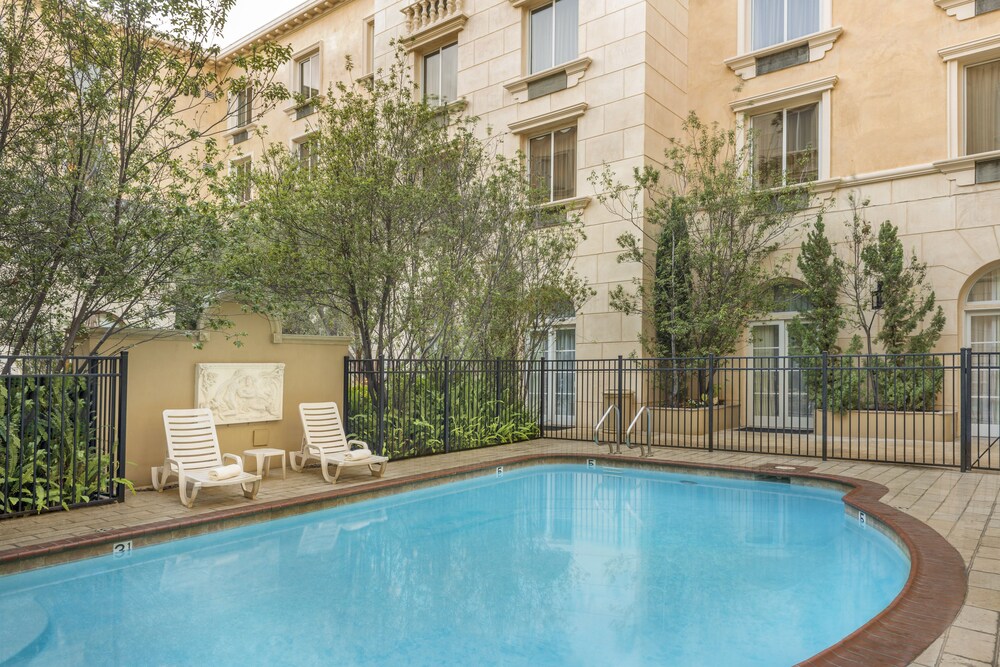 Book Ayres Hotel Manhattan Beach LAX in Hawthorne | Hotels.com