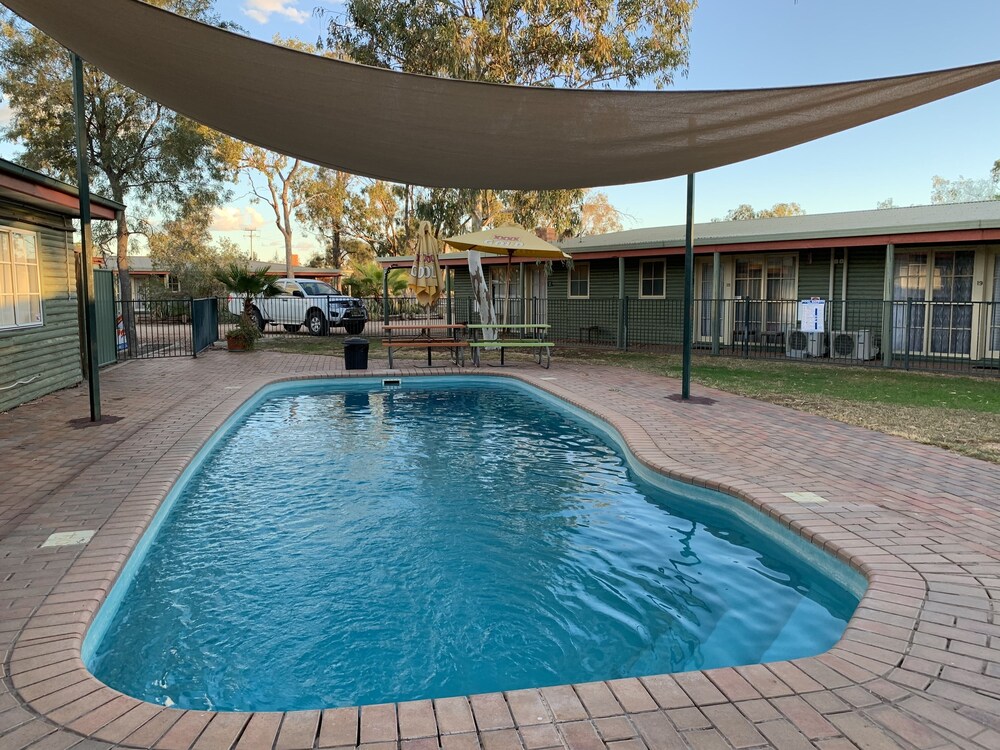 Lightning Ridge Outback Resort & Caravan Park, Lightning Ridge | Book ...