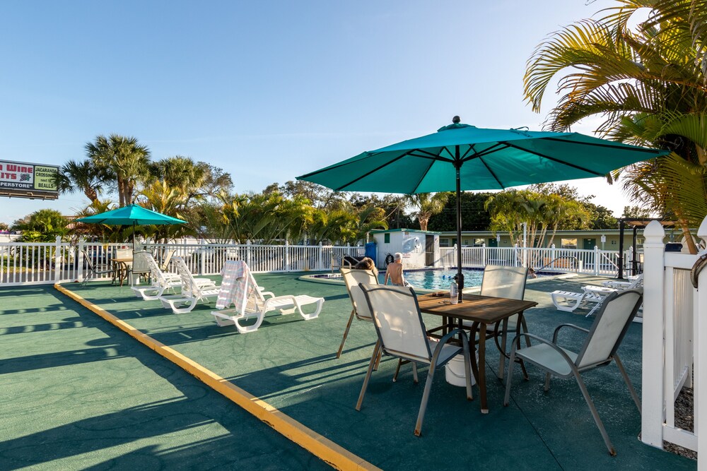 Book Sunshine Inn & Suites Venice, FL in Venice | Hotels.com