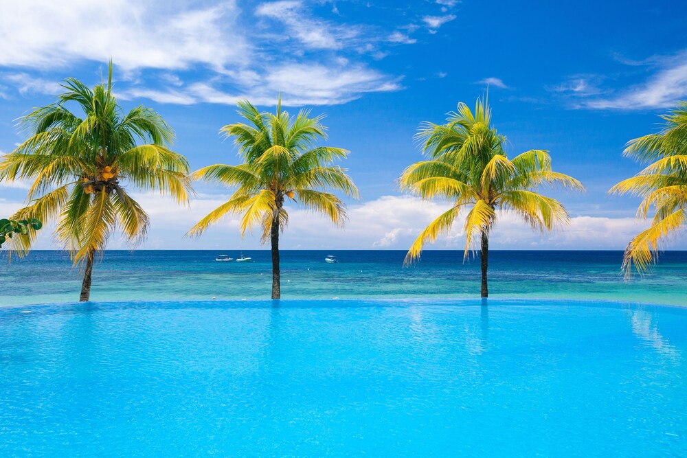 Book Grand Roatan Caribbean Resort in Roatan | Hotels.com