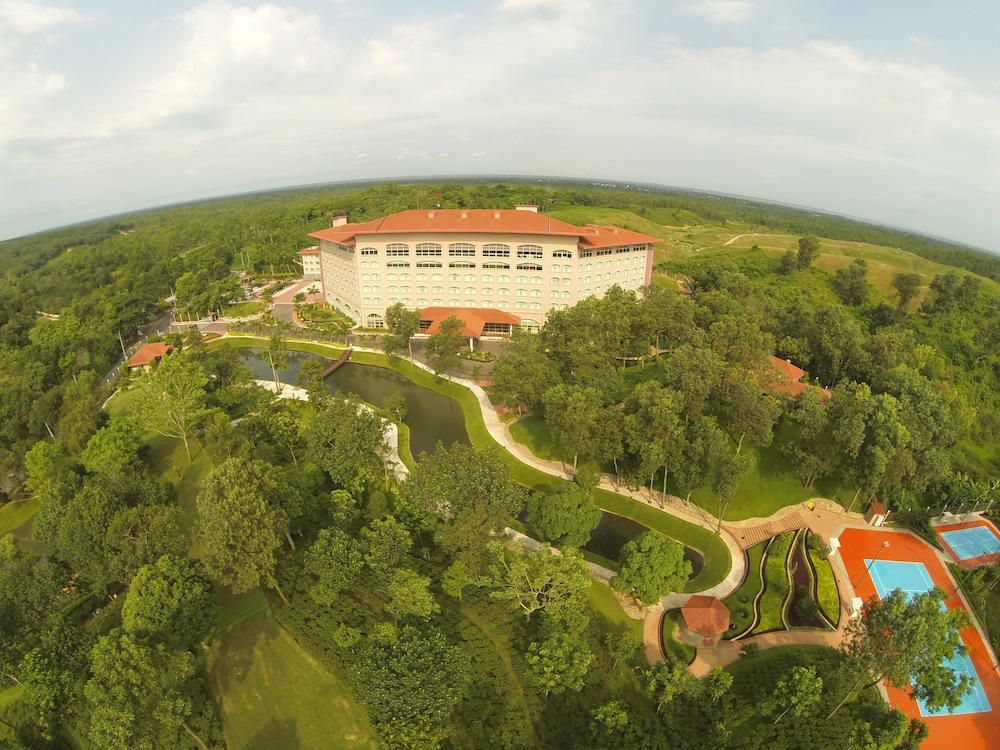 Book Grand Sultan Tea Resort & Golf in Sreemangal | Hotels.com