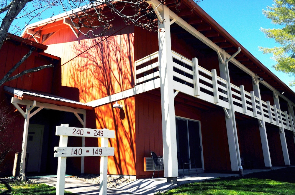 Book Brown County Inn in Nashville | Hotels.com