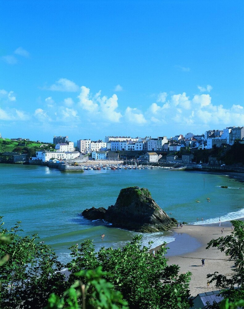 Book Cottage Court Hotel in Tenby | Hotels.com