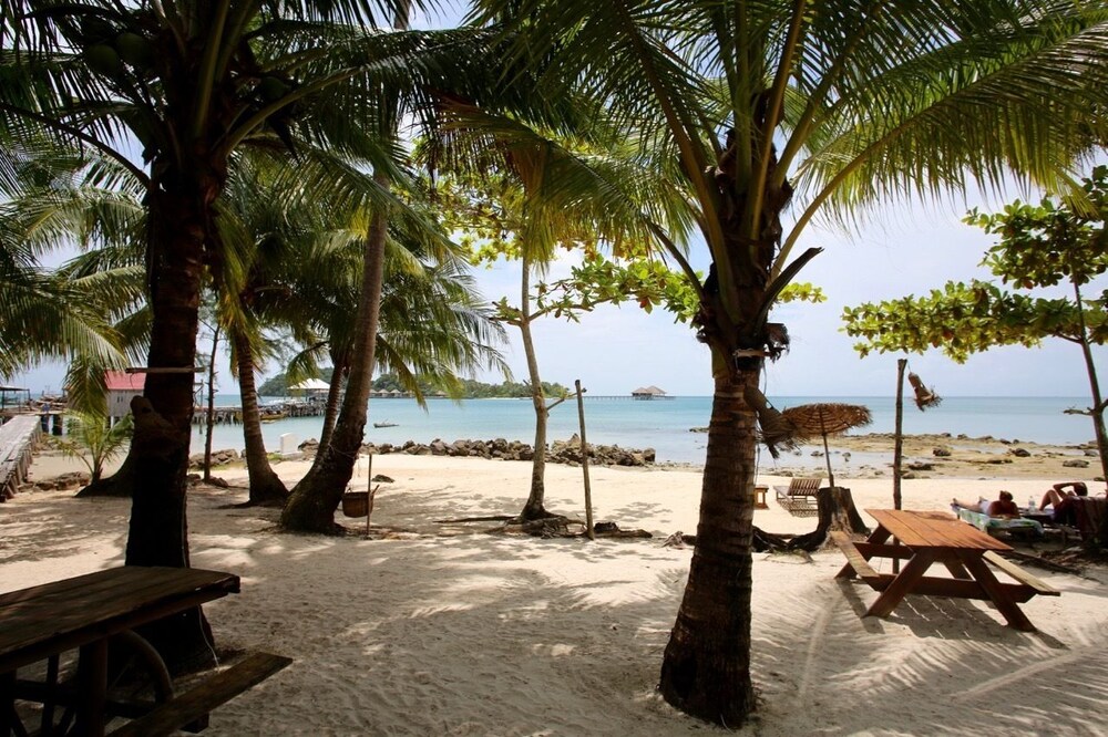 Book Palm Beach Bungalow Resort in Koh Rong | Hotels.com