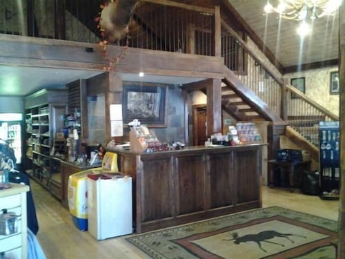 Book Elk View Inn in Dayton | Hotels.com