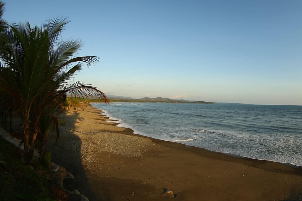 Hotel Playa Reina en Mariato - Hoteles.com