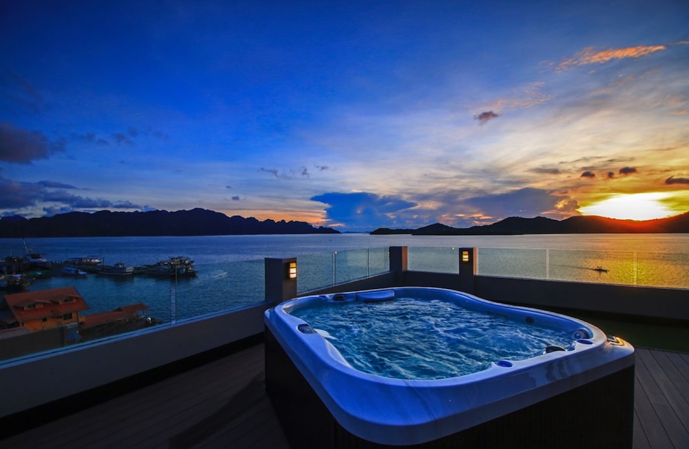 Book Two Seasons Coron Bayside Hotel in Coron | Hotels.com