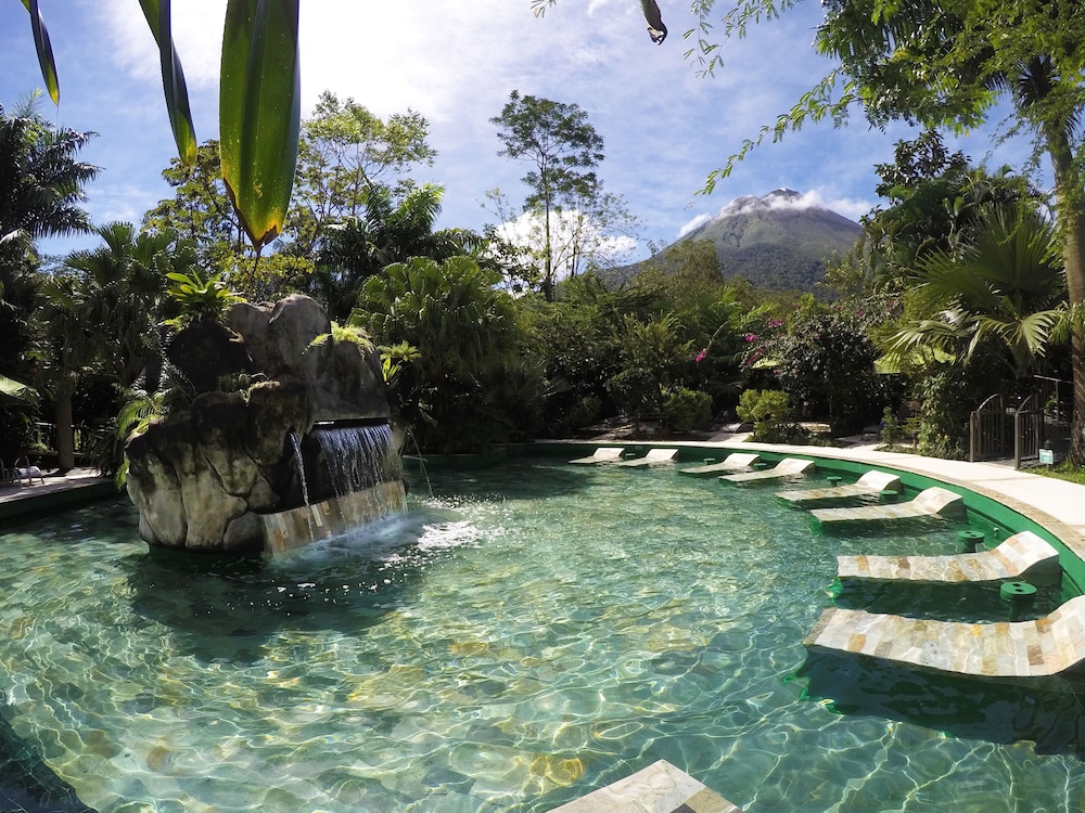 Book Paradise Hot Springs Thermal Resort in La Fortuna | Hotels.com