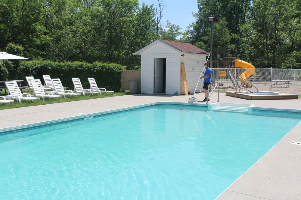 Saga Resort, Wasaga Beach: Info, Photos, Reviews | Book at Hotels.com