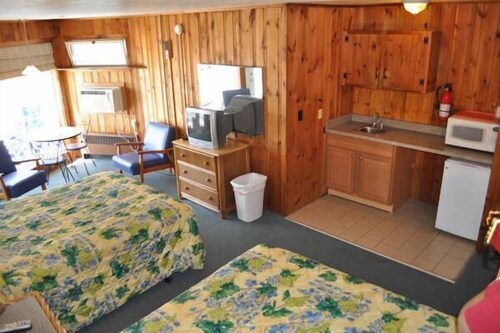 Book Harris Sea Ranch in Hampton | Hotels.com