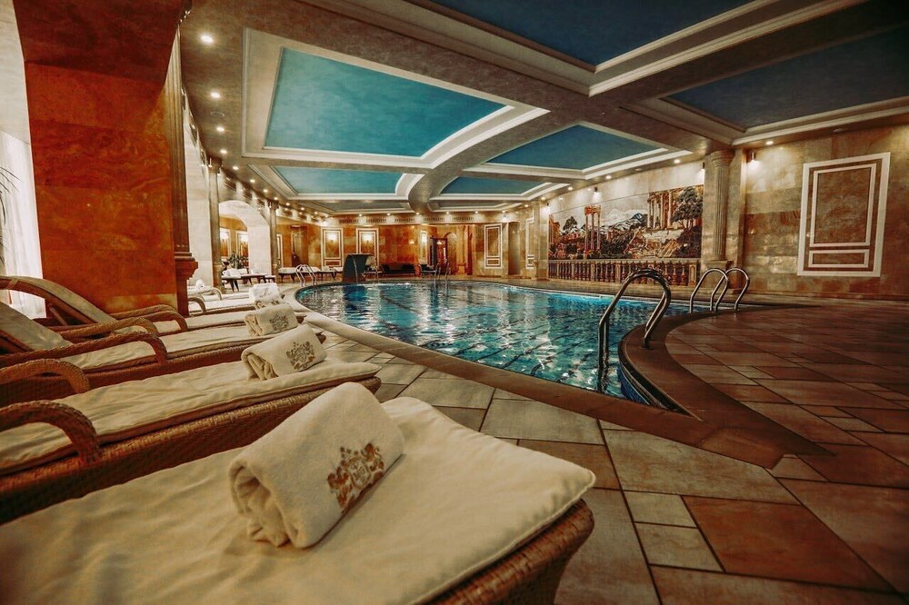 Multi Grand Pharaon Hotel (Verin Ptghni, Armenia) : Hoteles en Verin ...