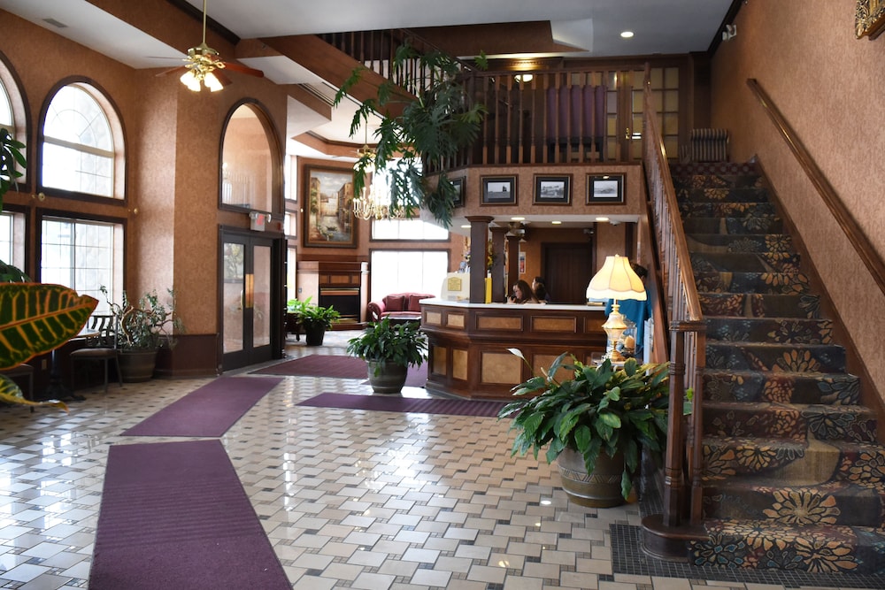 Book Hamilton Inn Select Beachfront in Mackinaw City | Hotels.com