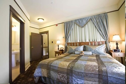 Book Hotel Selkirk at Fort Edmonton Park in Edmonton | Hotels.com