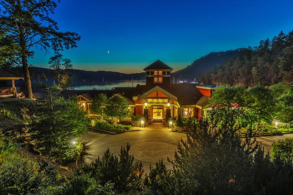 Book Poets Cove Resort & Spa in Pender Island | Hotels.com
