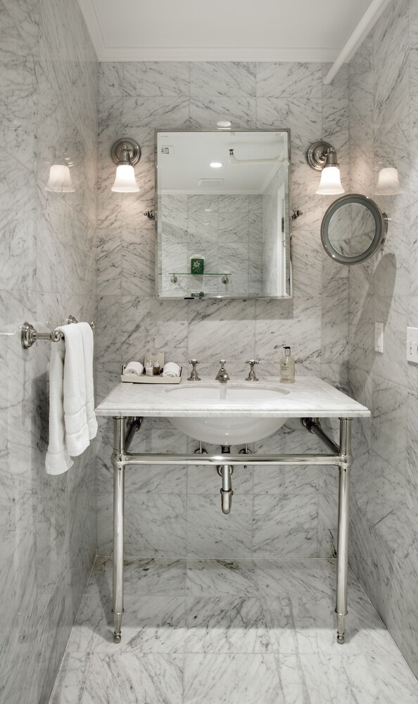 Book The 1770 House Restaurant & Inn in East Hampton | Hotels.com