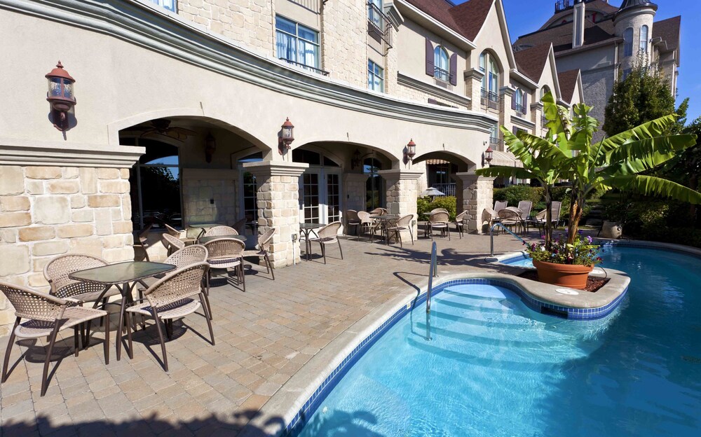 Book Le St-Martin Hotel & Suites Laval in Laval | Hotels.com