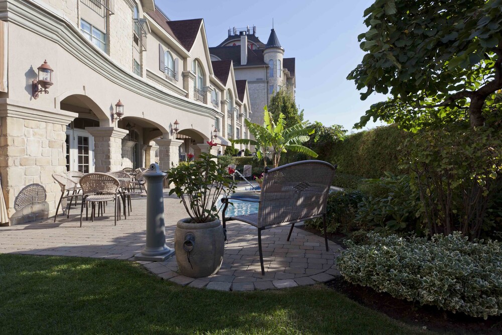 Book Le St-Martin Hotel & Suites Laval in Laval | Hotels.com