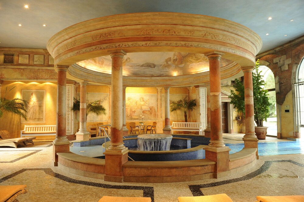 Europa-Park Freizeitpark & Erlebnis-Resort, Hotel Colosseo in Rust ...