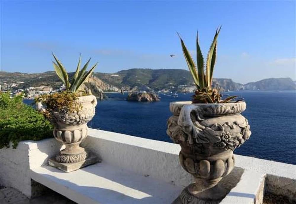 Book Hotel Torre dei Borboni in Ponza | Hotels.com