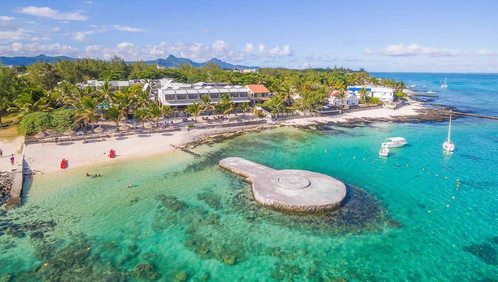 Book Le Peninsula Bay Beach Resort in Blue Bay | Hotels.com