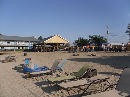 Book Beachfront Resort in Port Clinton | Hotels.com