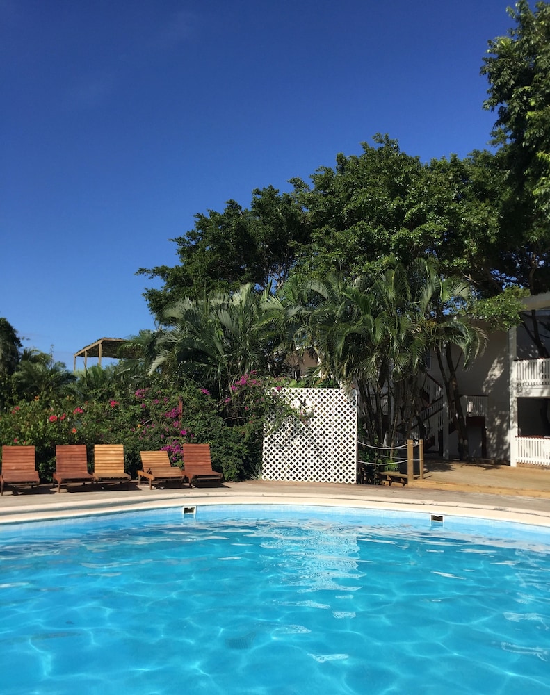 Book Henry Morgan Resort - All Inclusive in Roatan | Hotels.com