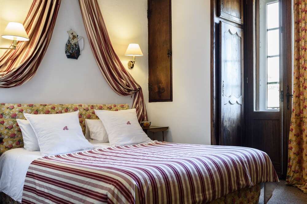 Book Hôtel Arraya in Sare | Hotels.com