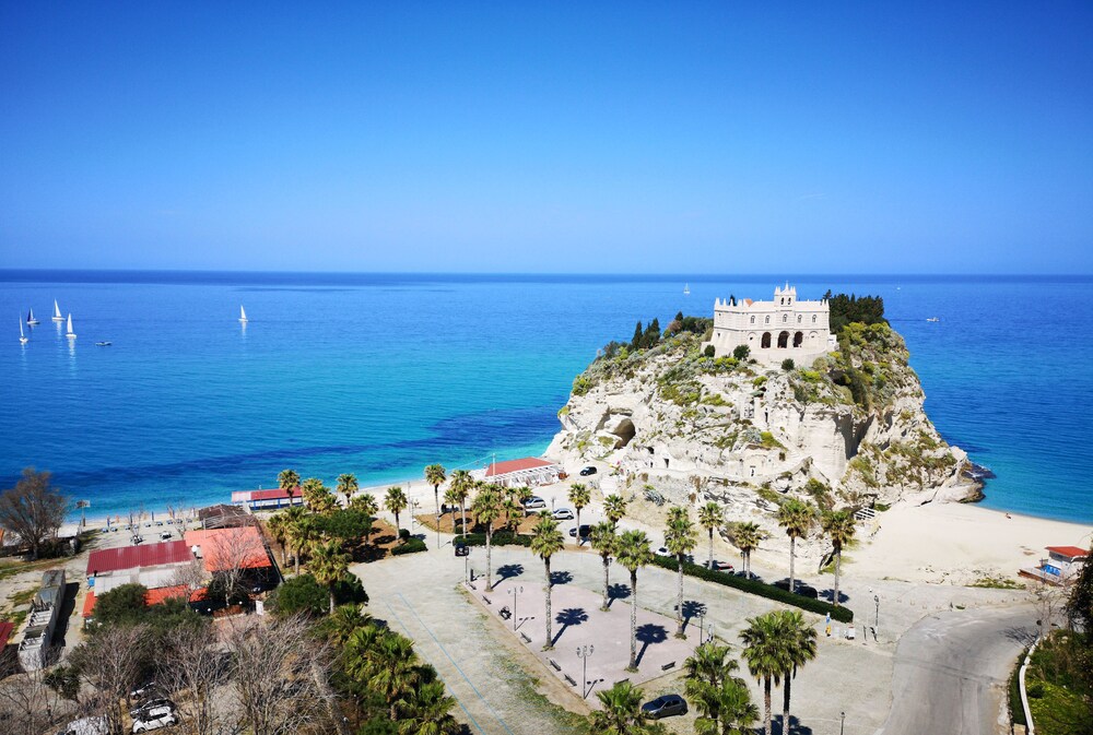 Book B&B Baia di Riaci Tropea in Tropea | Hotels.com